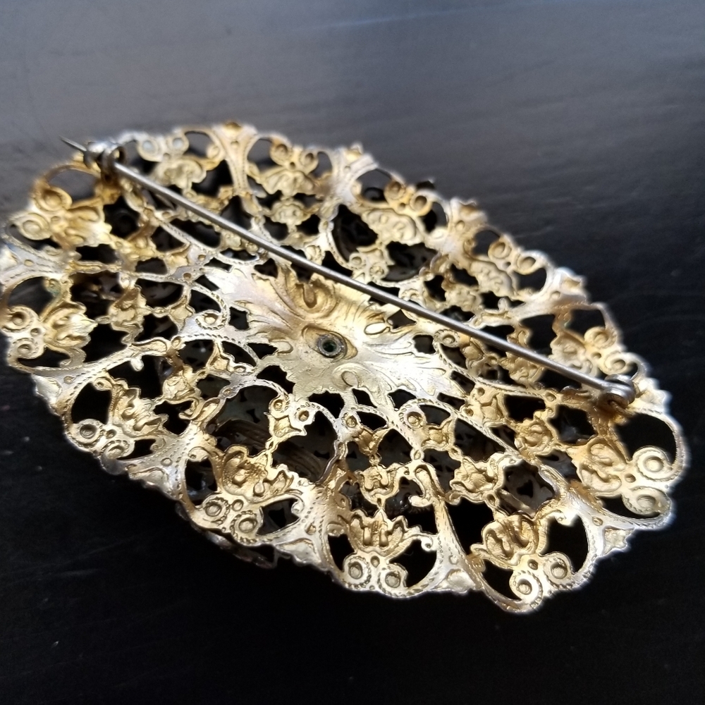 Vintage Metal Scrollwork Brooch Pin - Gem